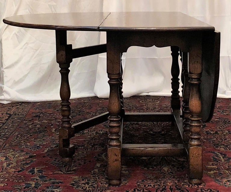 English Drop-Leaf Yew Wood Round Table For Sale at 1stDibs