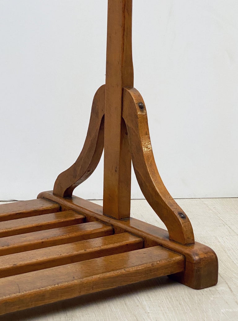 English Gentleman's Valet Stand of Oak For Sale at 1stDibs