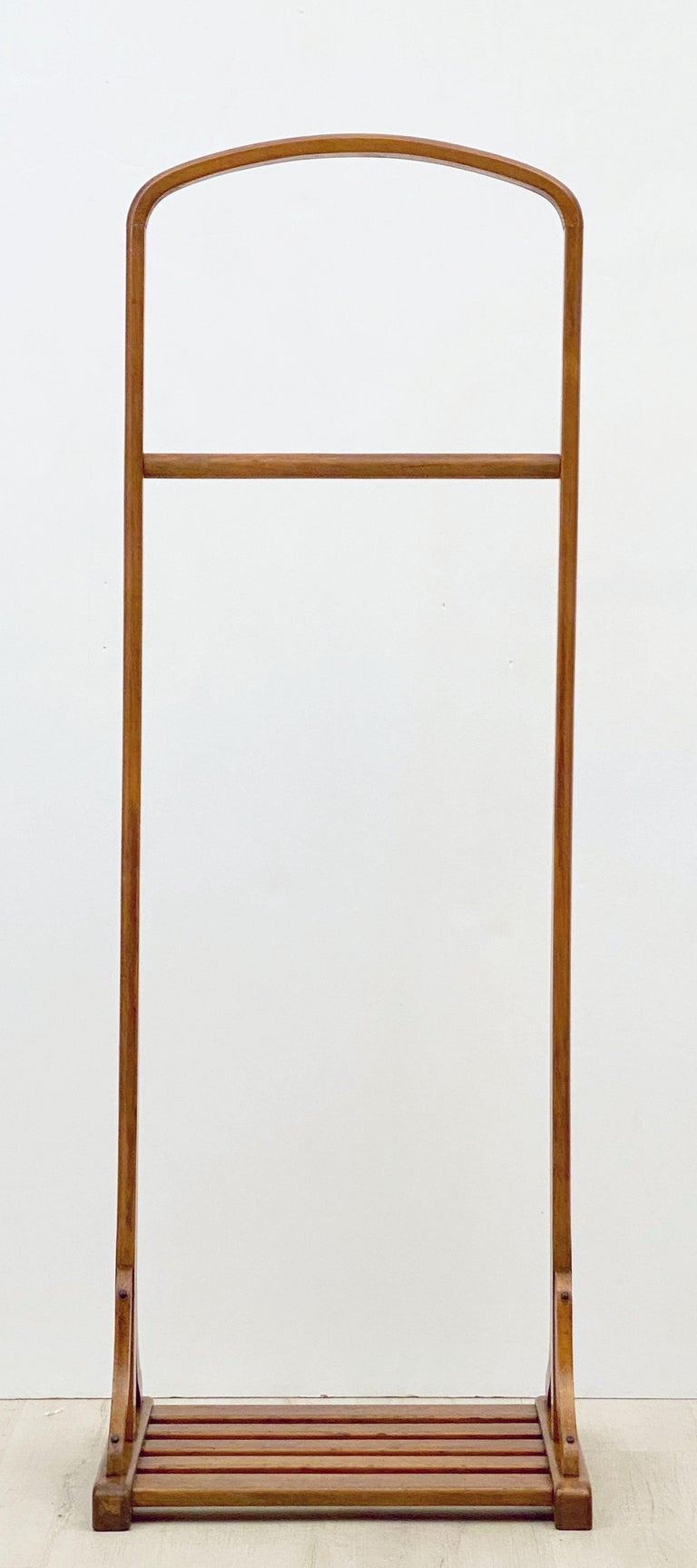 English Gentleman's Valet Stand of Oak For Sale at 1stDibs