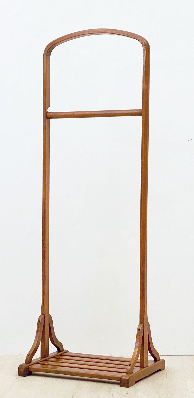 English Gentleman's Valet Stand of Oak For Sale at 1stDibs