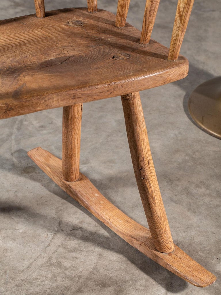 English Georgian Period Oak Rocking Chair, circa 1820 For Sale at 1stDibs