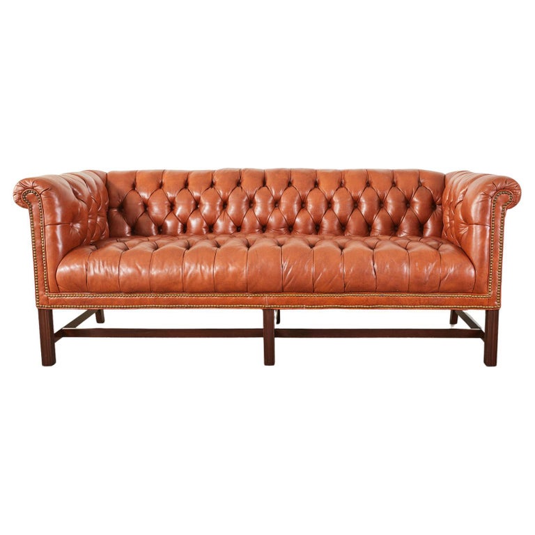 Englisches Chesterfield-Sofa aus getuftetem Leder im georgianischen ...