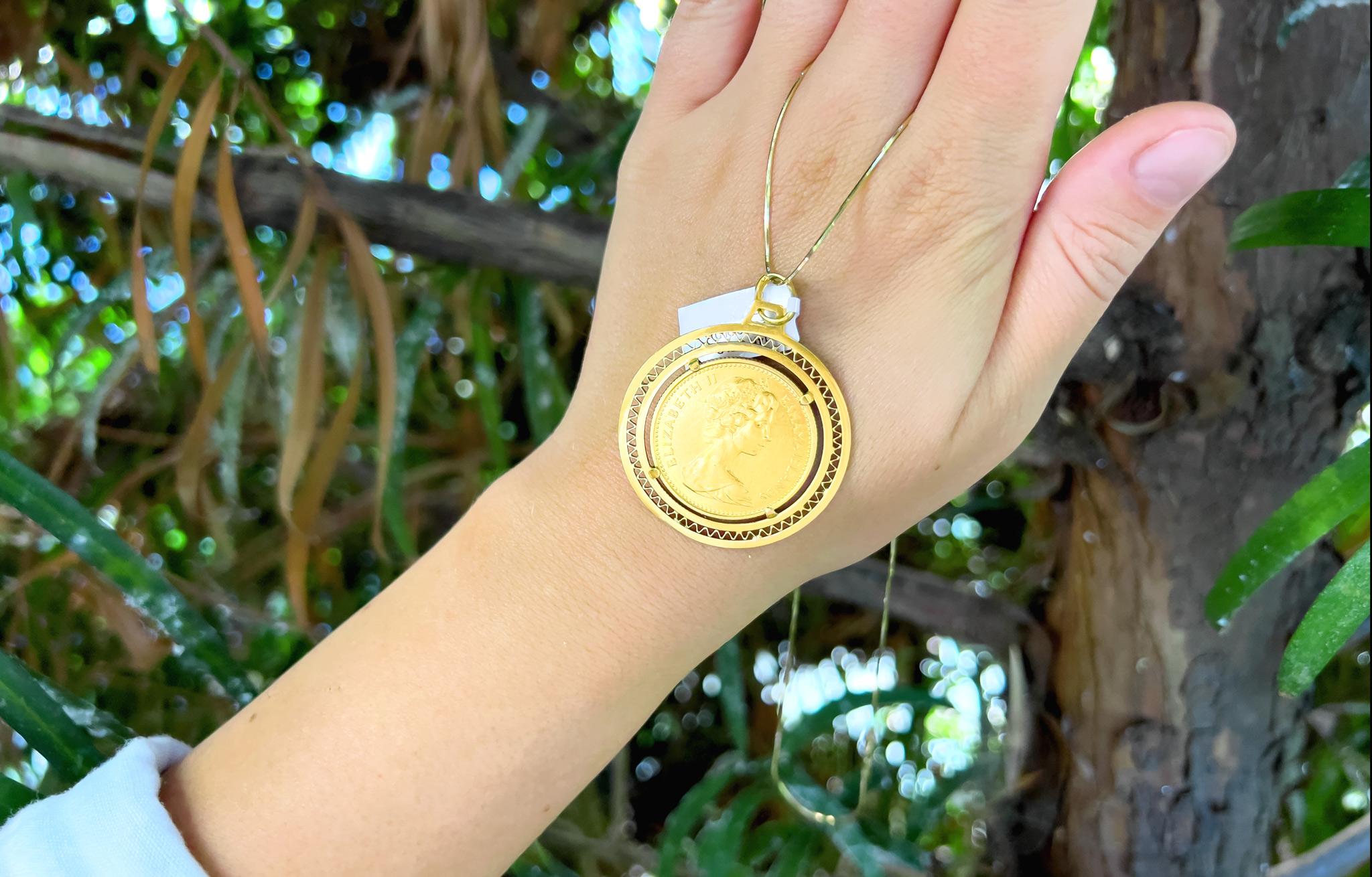 English Gold Coin 1967 Pendant 24k Gold For Sale at 1stDibs