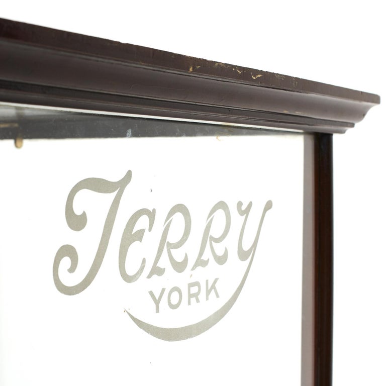 English "Jerry York" Mahogany Display Case For Sale at 1stDibs