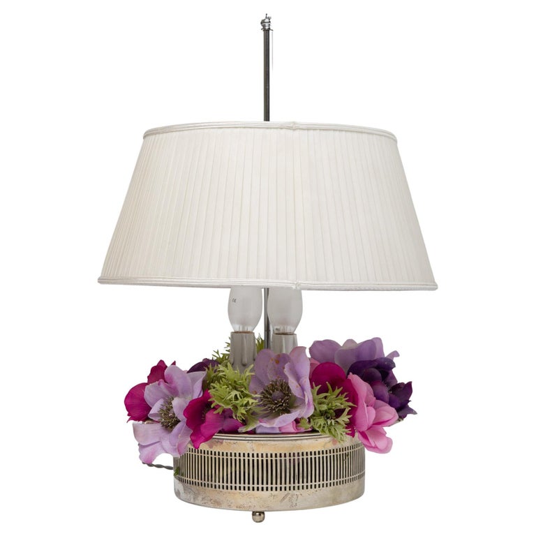 English Lamp in Silver Plate with Flowers For Sale at 1stDibs