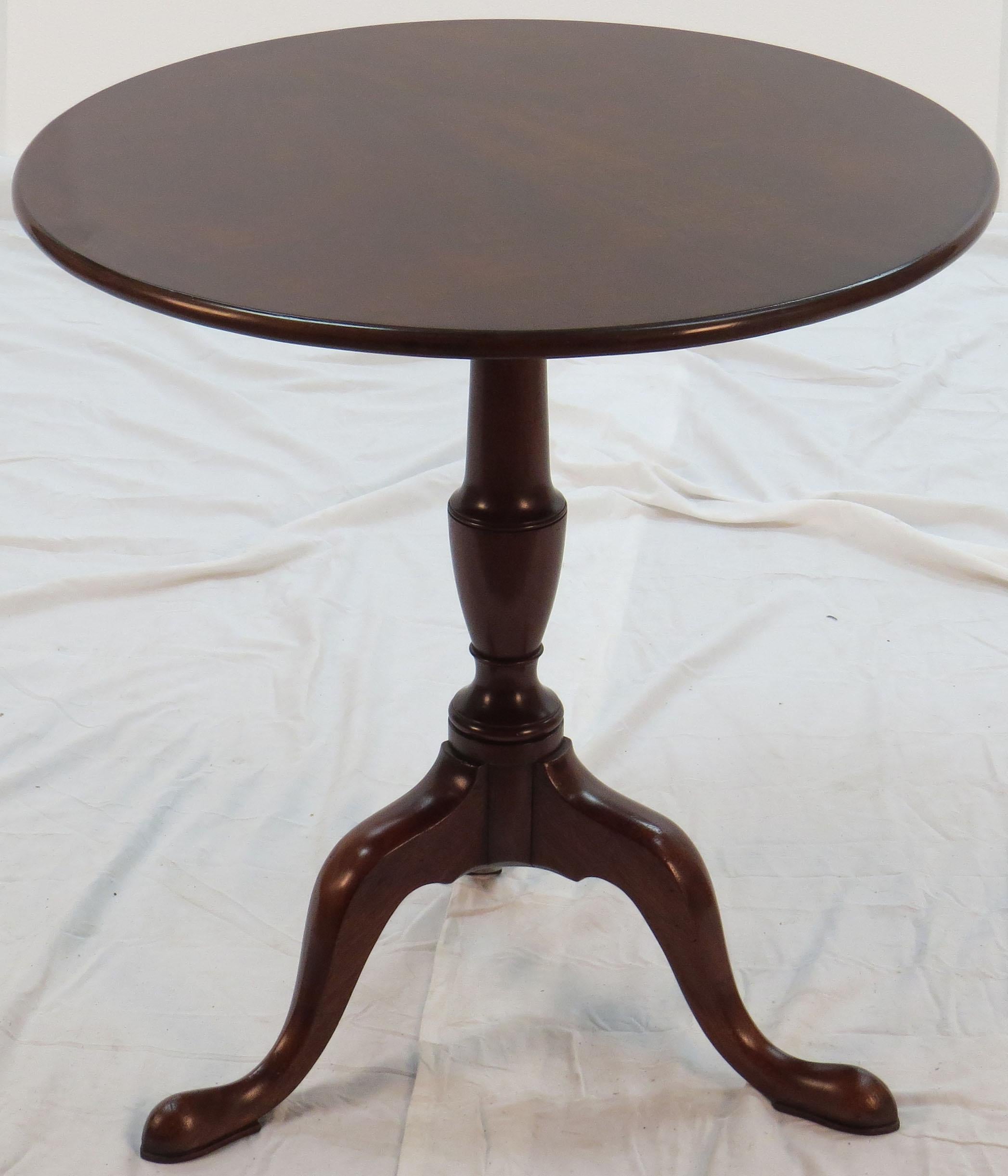English Mahogany Small Round Tilt-Top Tripod Side Accent Table at 1stDibs