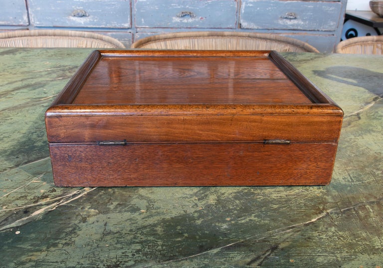 English Mahogany Wooden Box with Lid and Lock For Sale at 1stDibs