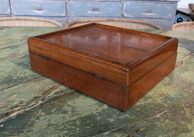 English Mahogany Wooden Box with Lid and Lock For Sale at 1stDibs
