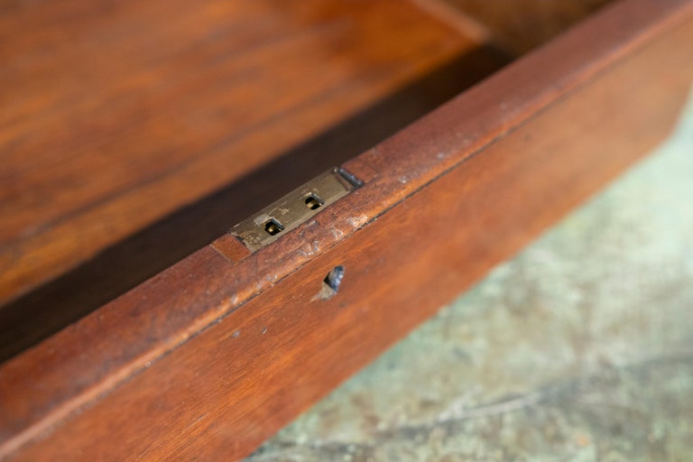 English Mahogany Wooden Box with Lid and Lock For Sale at 1stDibs