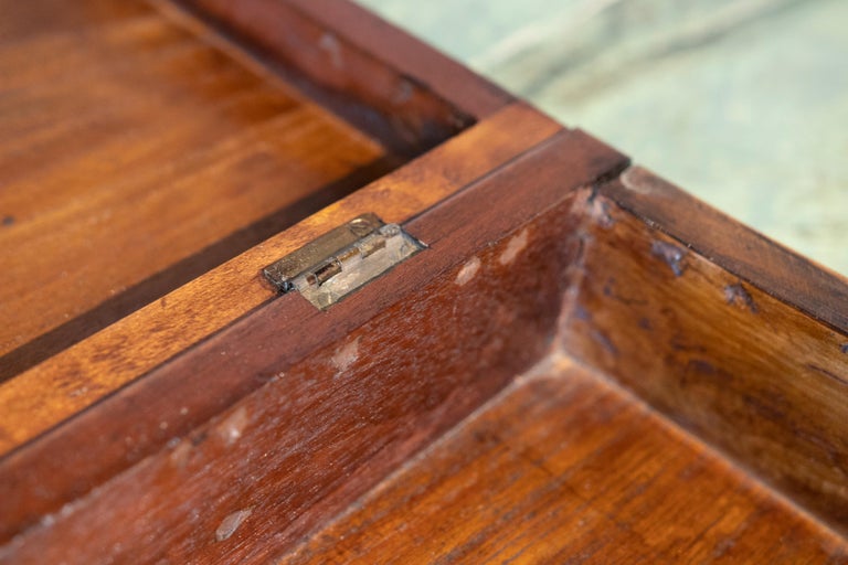 English Mahogany Wooden Box with Lid and Lock For Sale at 1stDibs