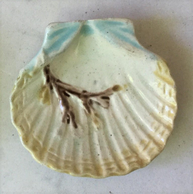 English Majolica Shell Butter Pat, circa 1880 For Sale at 1stDibs