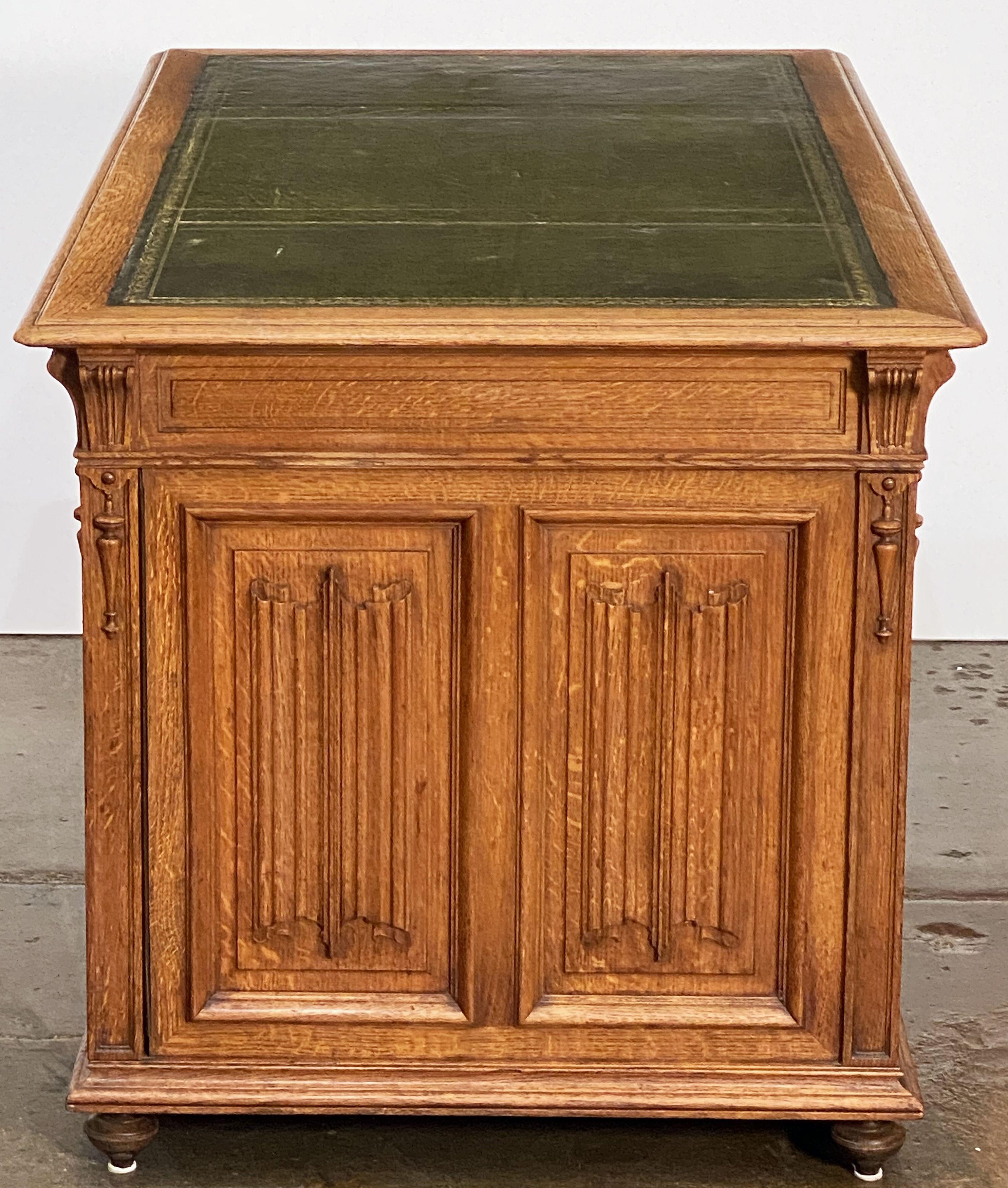 English Pedestal Desk of Oak with Leather Top from the Edwardian Era at ...