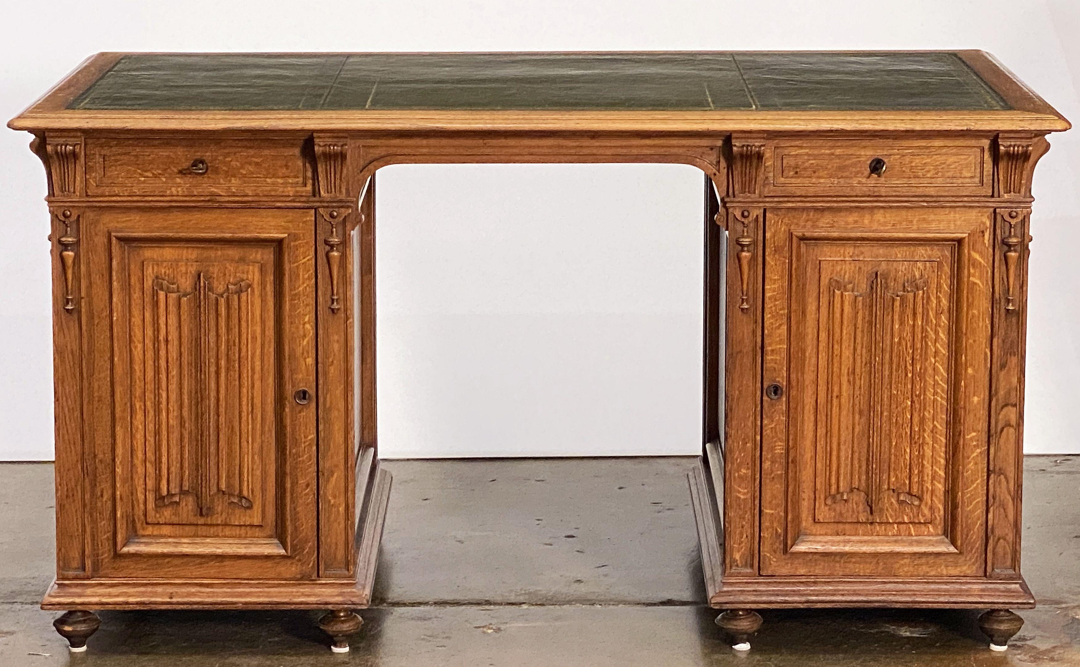 English Pedestal Desk of Oak with Leather Top from the Edwardian Era at ...