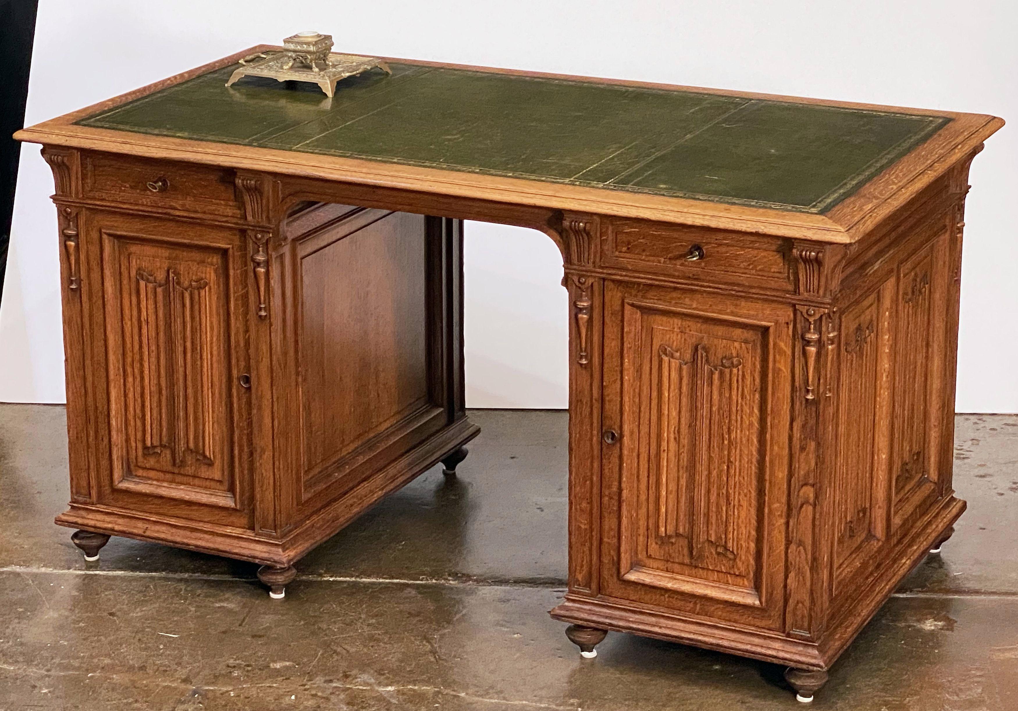 English Pedestal Desk of Oak with Leather Top from the Edwardian Era at ...