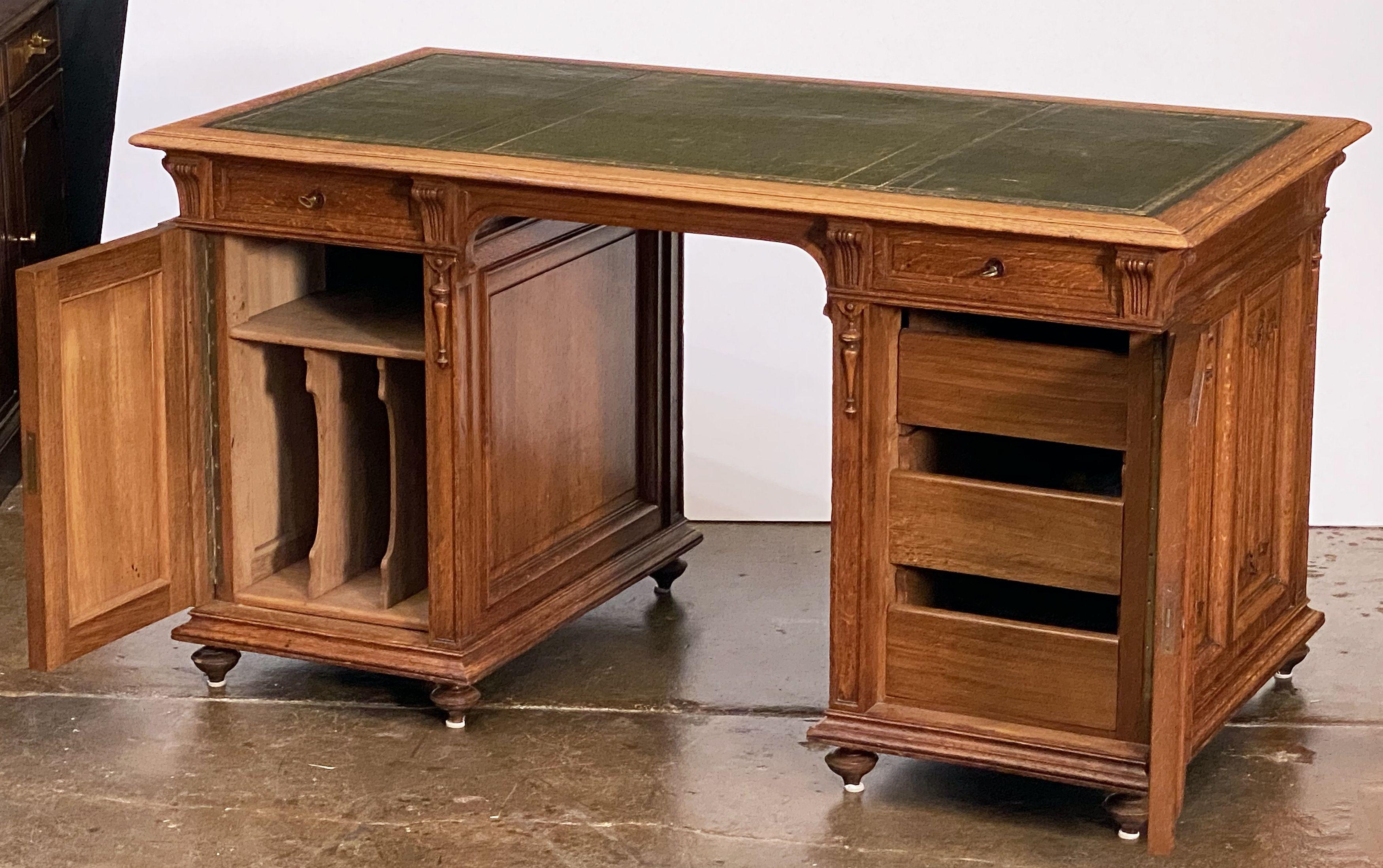English Pedestal Desk of Oak with Leather Top from the Edwardian Era at ...