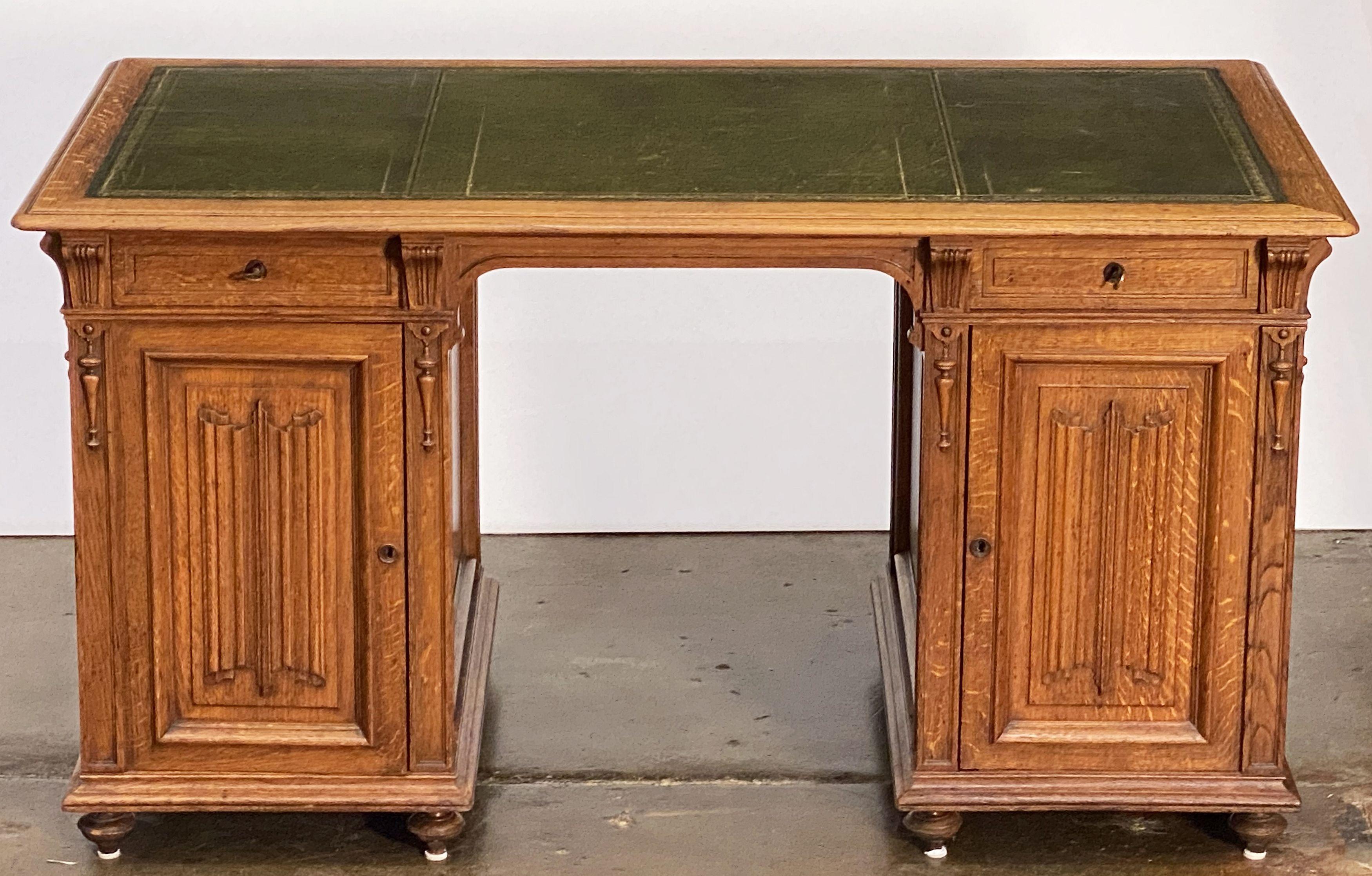 English Pedestal Desk of Oak with Leather Top from the Edwardian Era at ...