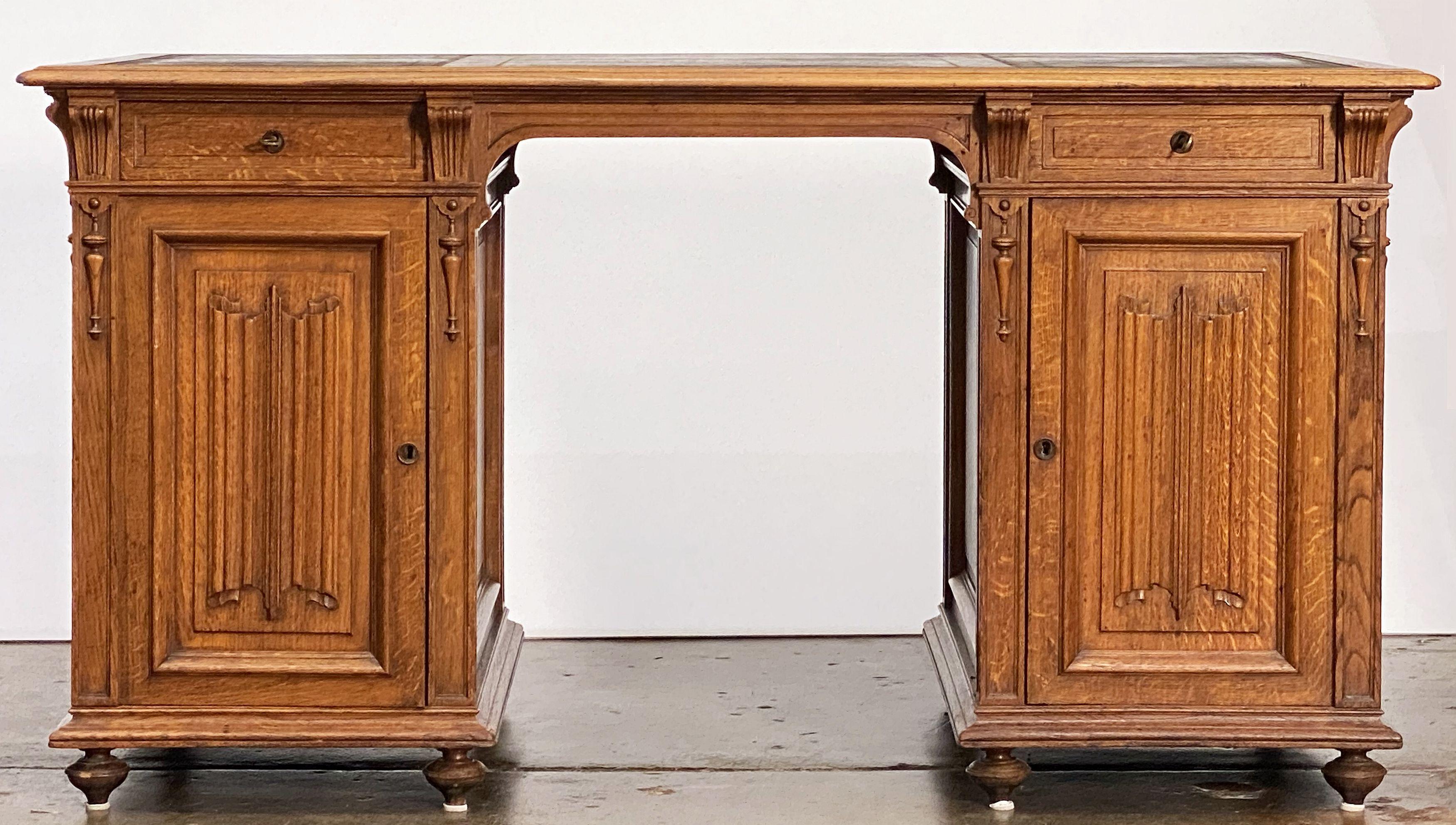 English Pedestal Desk of Oak with Leather Top from the Edwardian Era at ...