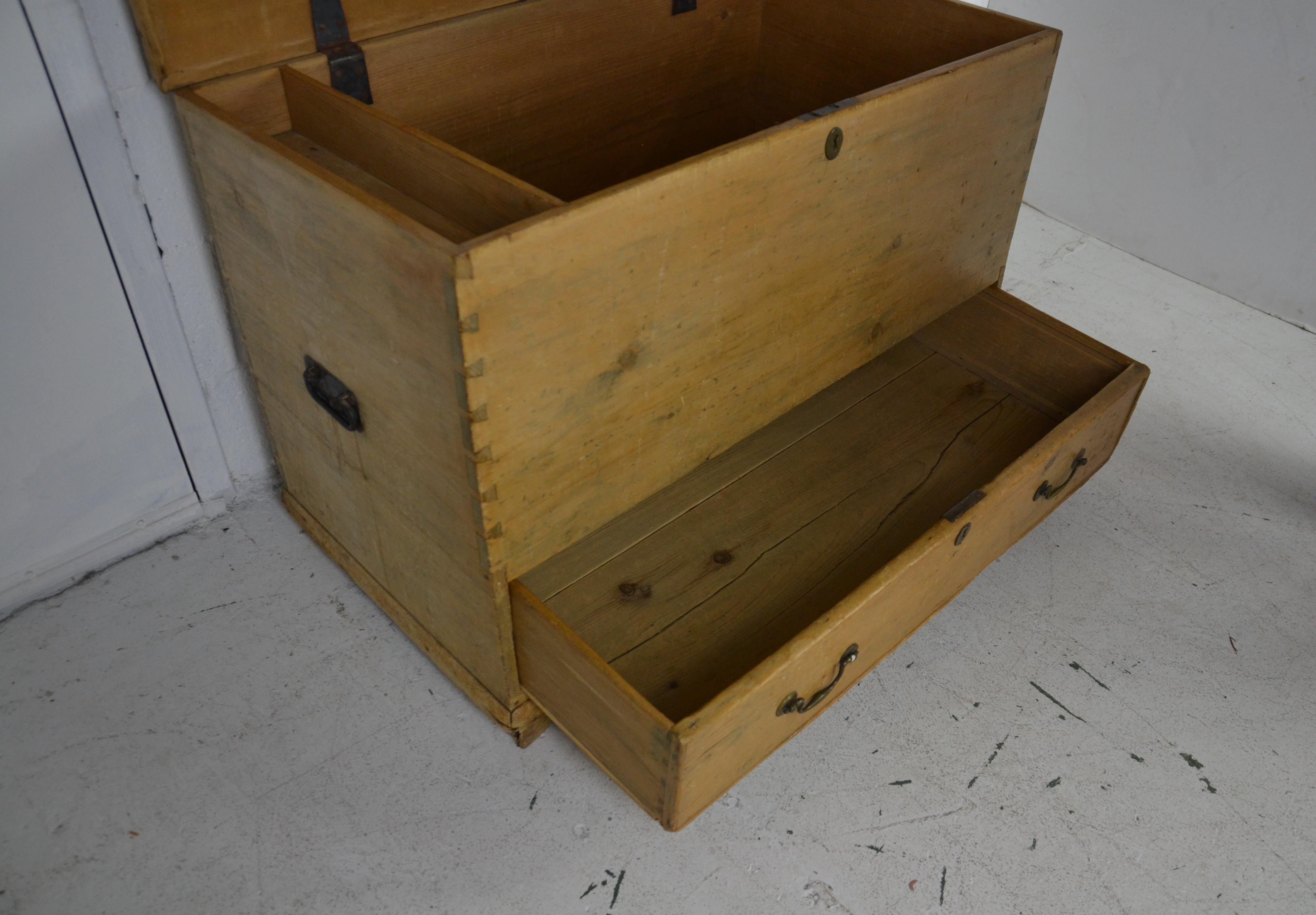 English Pine Blanket Box / Mule Chest at 1stDibs | blanket boxes for ...