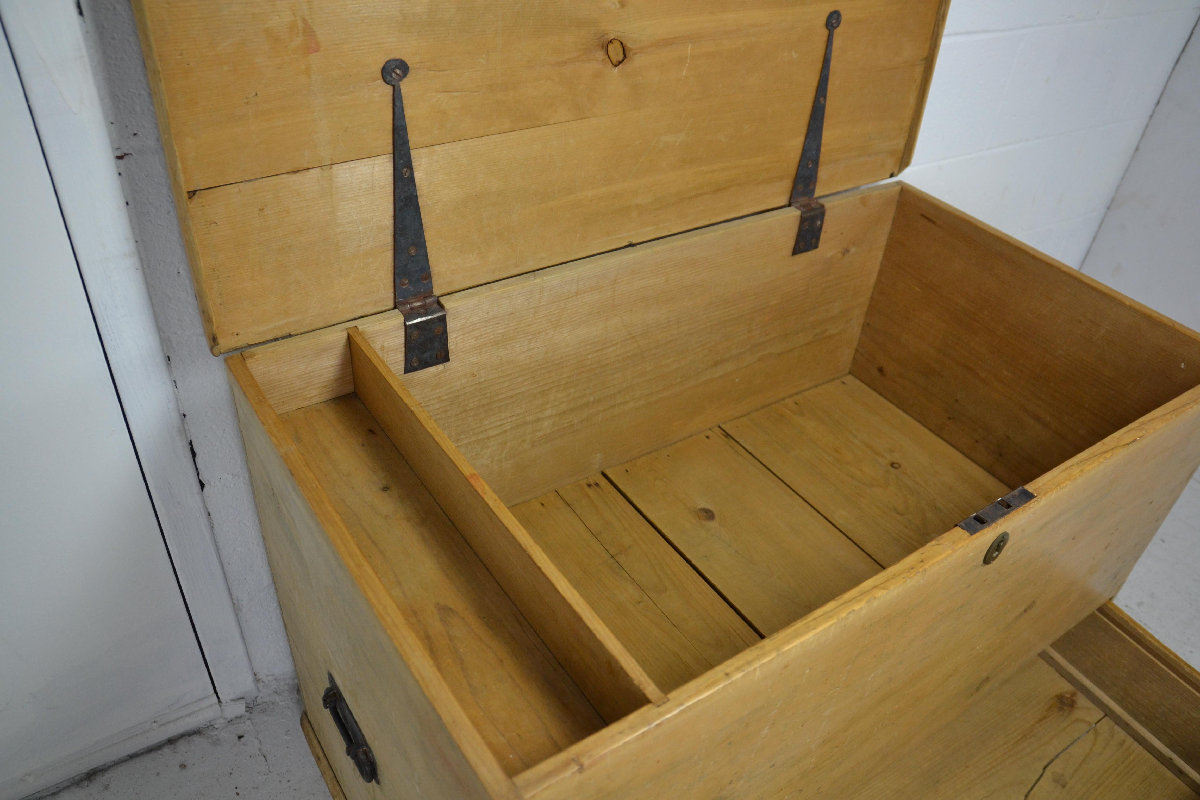 English Pine Blanket Box / Mule Chest at 1stDibs | blanket boxes for ...