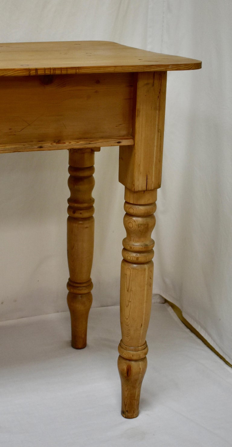 English Pine Turned Leg Side Table at 1stDibs
