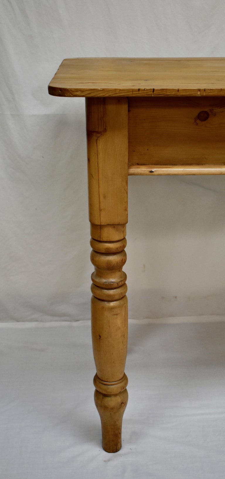 English Pine Turned Leg Side Table at 1stDibs