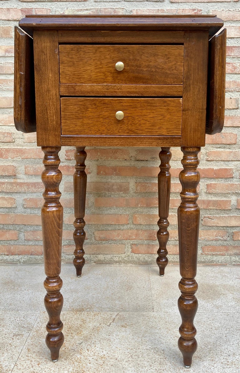 English Regency Walnut Table with Wings, 1890s For Sale at 1stDibs