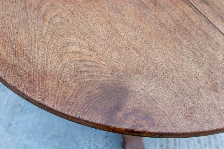 English Round Mahogany Table For Sale at 1stDibs