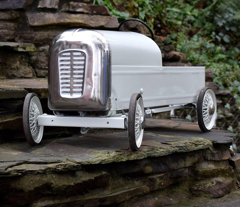 Voiture à pédales anglaise Royal Prince par Triang:: Circa 1950 En ...