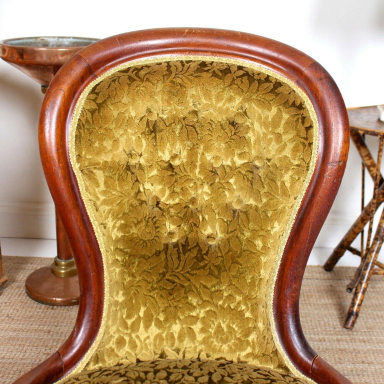 English Spoon Lounge Chair 19th Century Walnut Nursing Chair For Sale ...