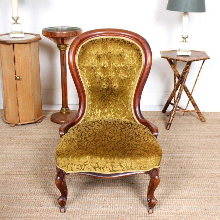 English Spoon Lounge Chair 19th Century Walnut Nursing Chair For Sale ...