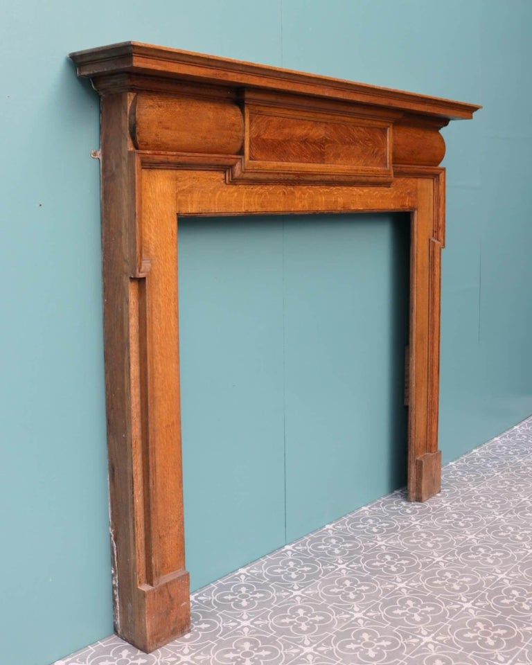 Englischer viktorianischer Kaminsims aus massivem Eichenholz im Angebot ...