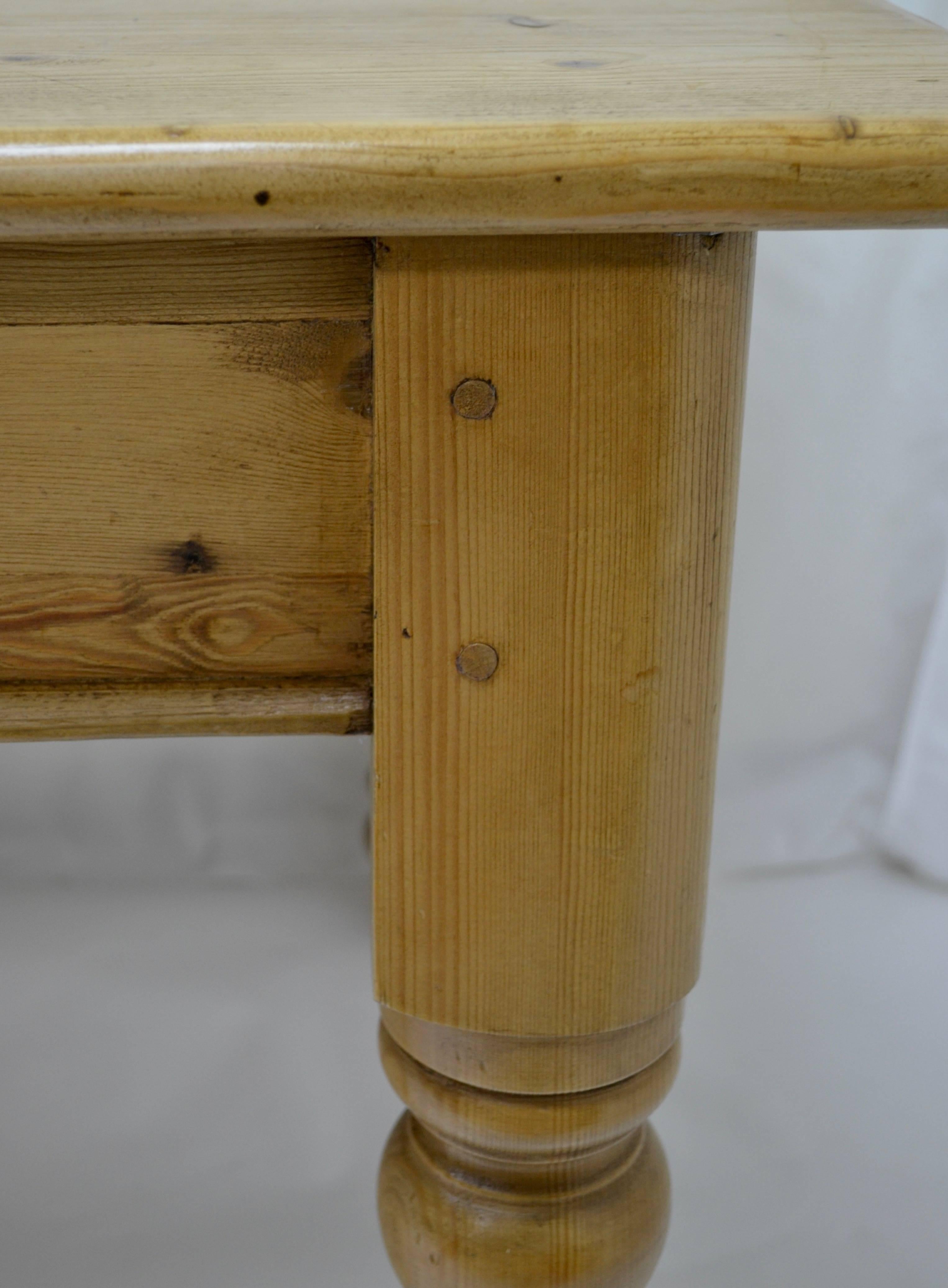 English Vintage Pine Turned Leg Farmhouse Table at 1stDibs | vintage ...