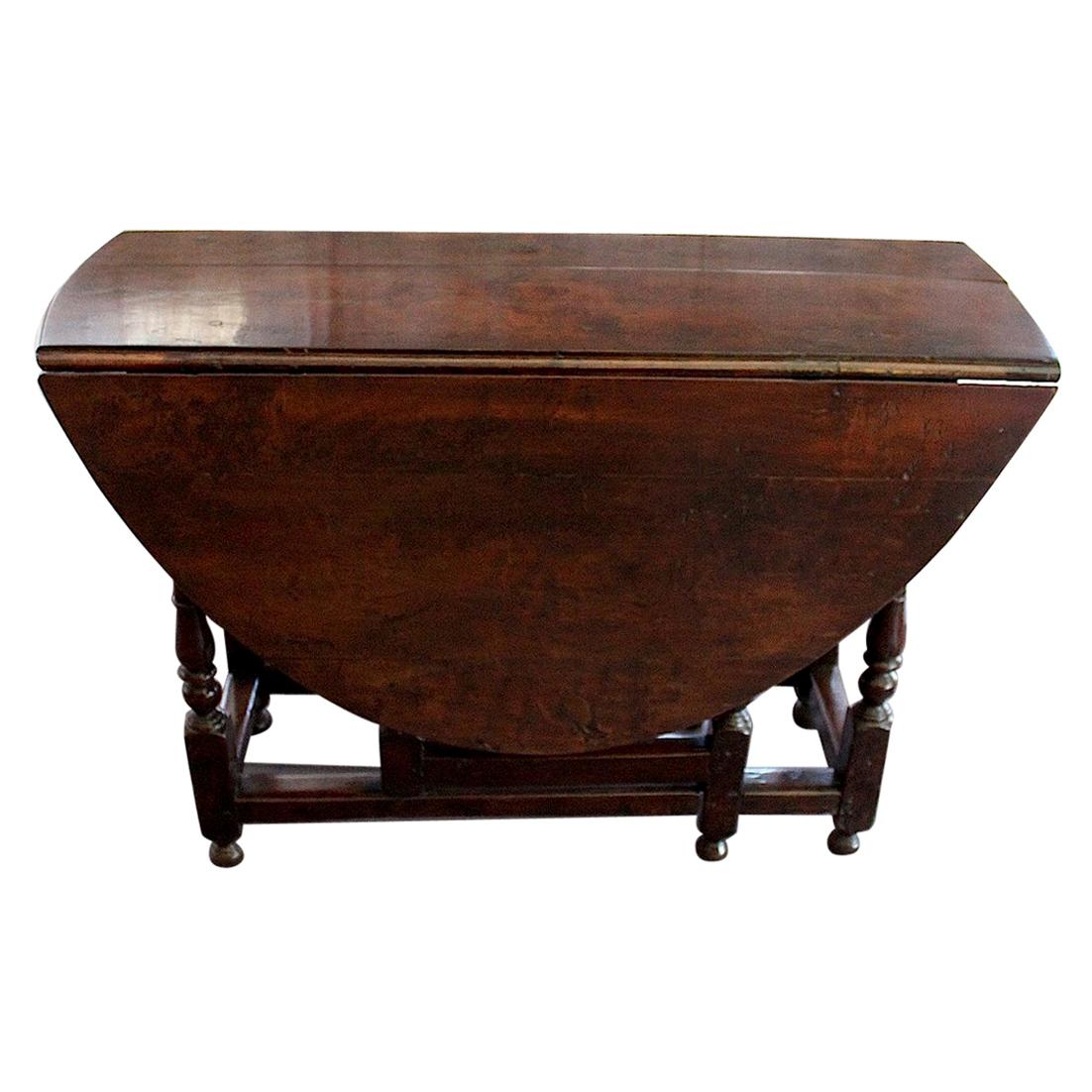 English Walnut Gate Leg Table, circa 1685 For Sale at 1stDibs