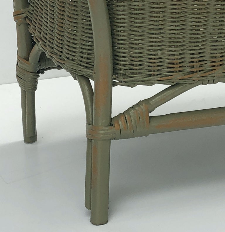 English Wicker Garden Child's Settee Bench or Seat by Lloyd Loom at ...