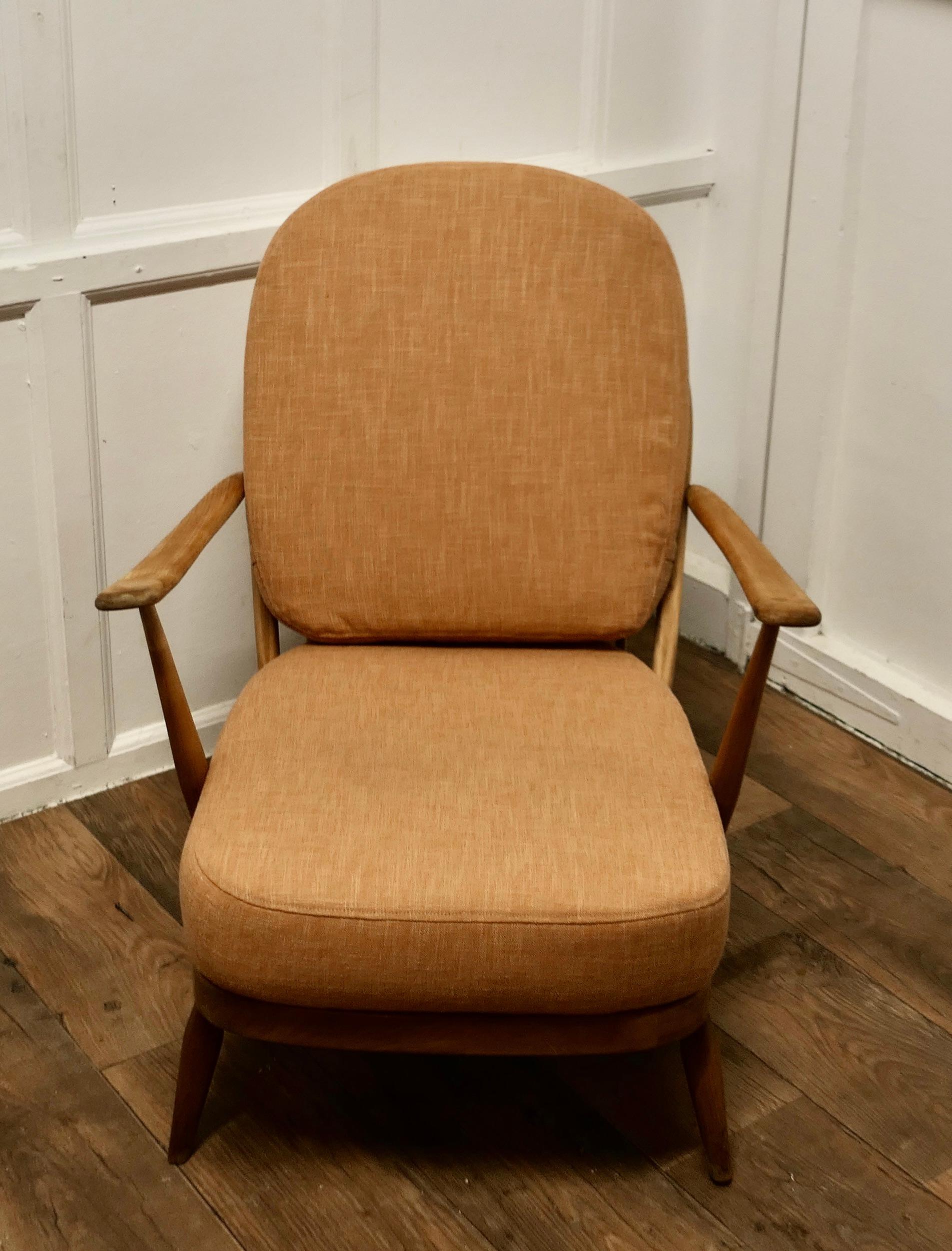 Ercol Windsor Easy Chair The chair is a classic design and ...
