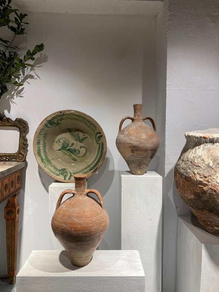 Espectacular Pareja De Cántaros De Barro Españoles For Sale at 1stDibs