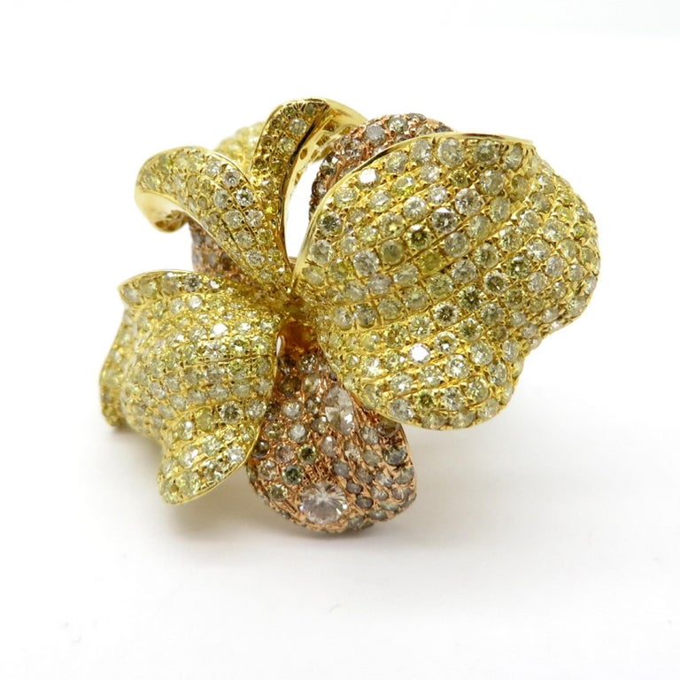 Estate 18 Karat Tricolor Gold Pave Diamond Flower Fashion Ring at 1stDibs