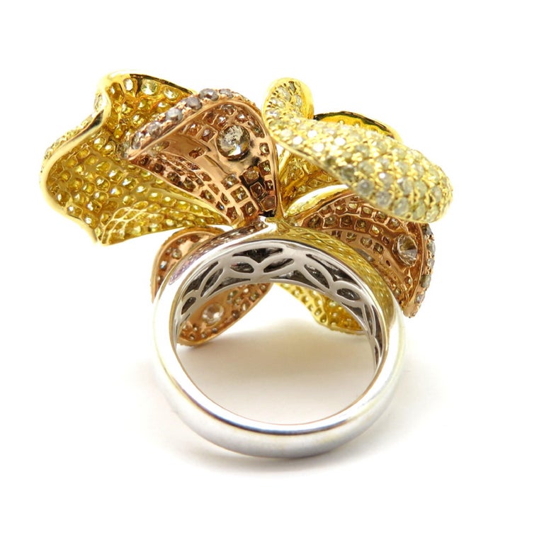 Estate 18 Karat Tricolor Gold Pave Diamond Flower Fashion Ring at 1stDibs