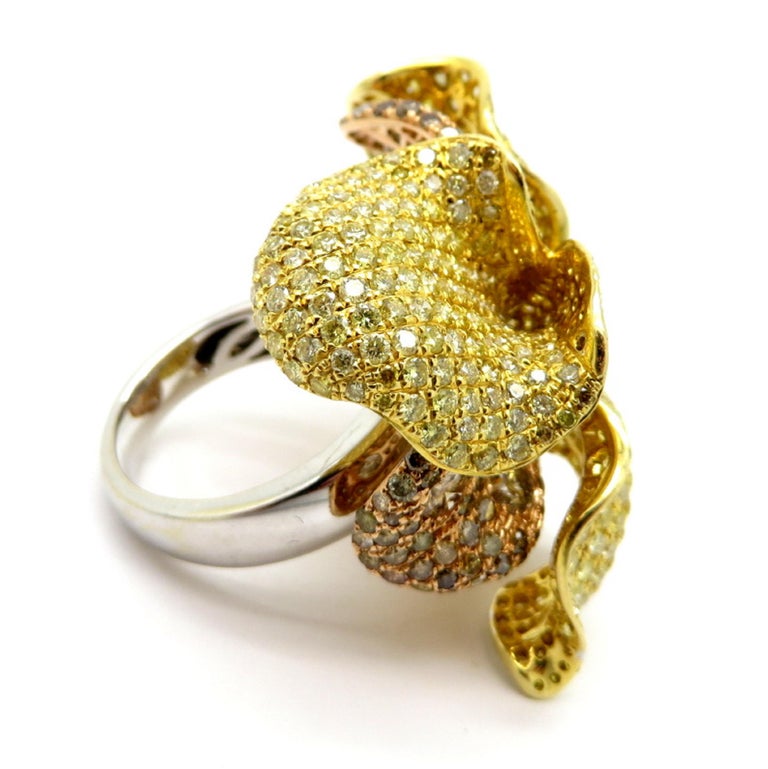 Estate 18 Karat Tricolor Gold Pave Diamond Flower Fashion Ring at 1stDibs