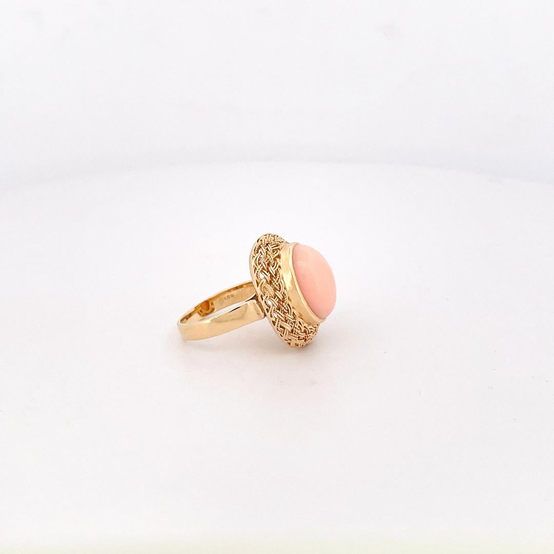Estate 18k Yellow Gold Angel Skin Coral and Weaved Ring For Sale at 1stDibs