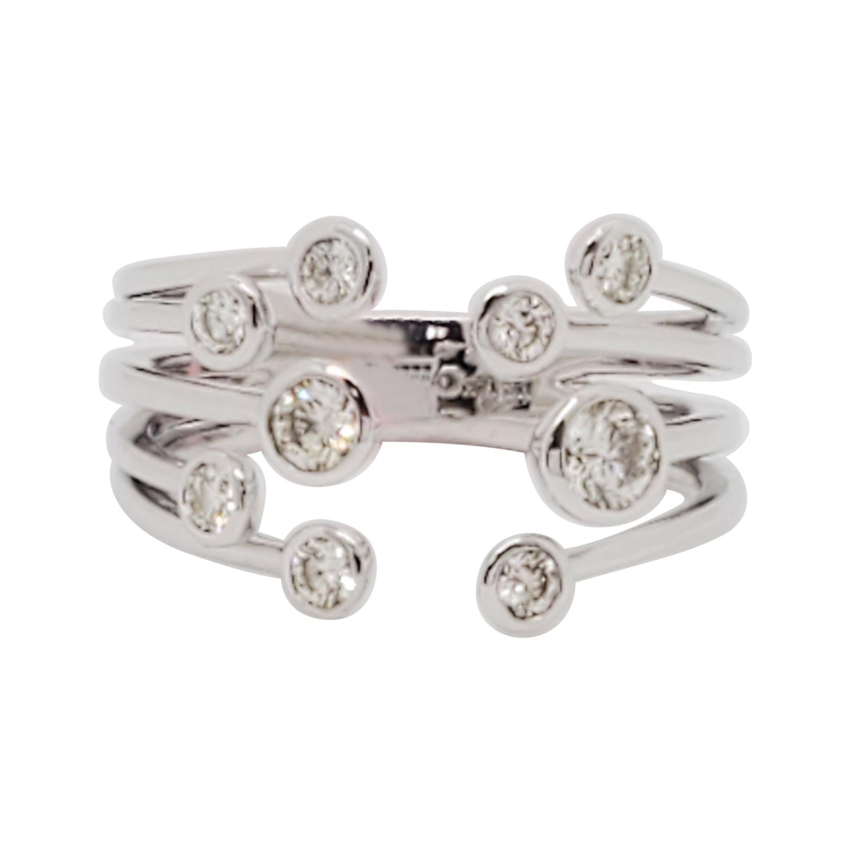 Estate White Diamond Flower Ring in 14k White Gold For Sale at 1stDibs