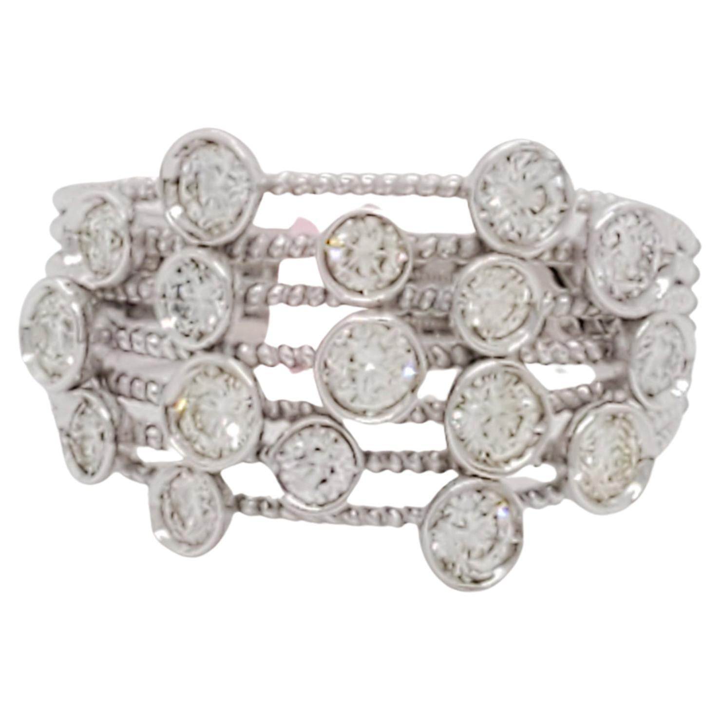 Estate White Diamond Flower Ring in 14k White Gold For Sale at 1stDibs