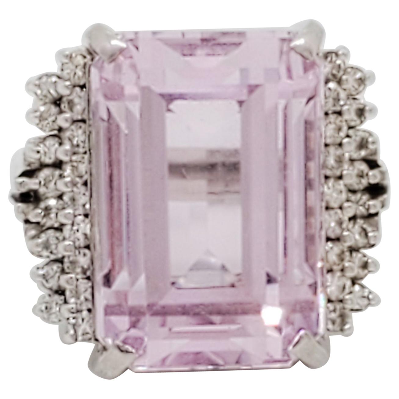 Contemporary Kunzite Ring of 38.7 Carat in Fine Handcrafted Platinum ...