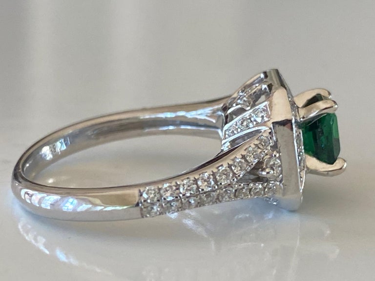 Estate Natural Green Tsavorite and Diamond Ring For Sale at 1stDibs