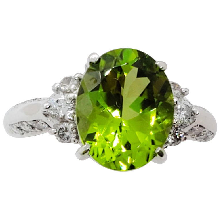 Estate Peridot Oval and White Diamond Ring in Platinum For Sale at 1stDibs