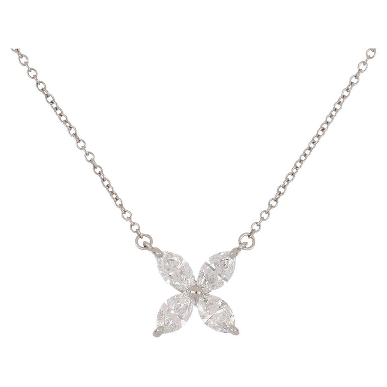 La succession de Tiffany and Co. Collier pendentif victorien en platine ...