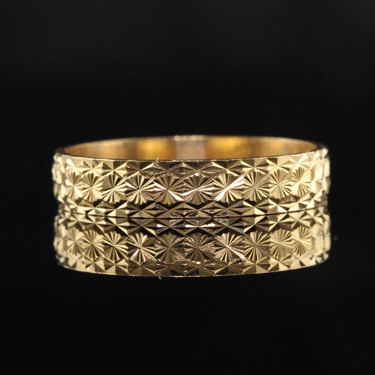 Estate Vintage 18K Yellow Gold Engraved Wedding Band For Sale at 1stDibs