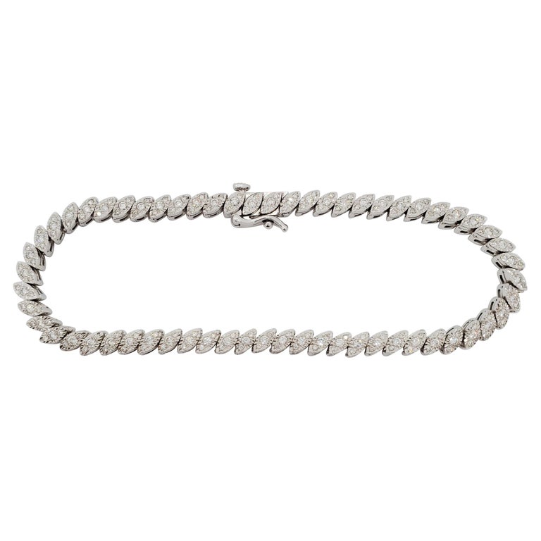 Estate White Diamond Design Bracelet in 14k White Gold For Sale at 1stDibs