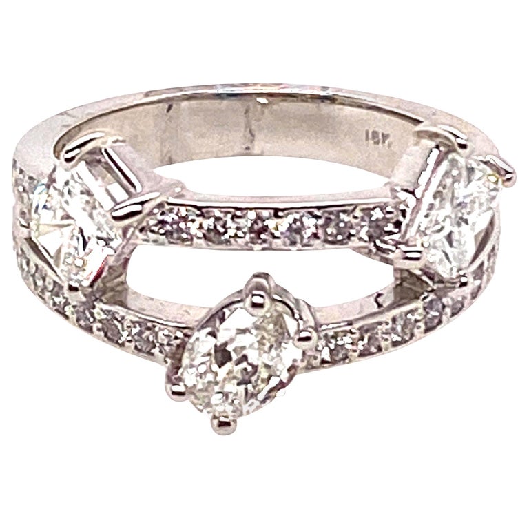 Ethonica Three-Stone Diamond Constellations Ring in 18 Karat Gold For ...