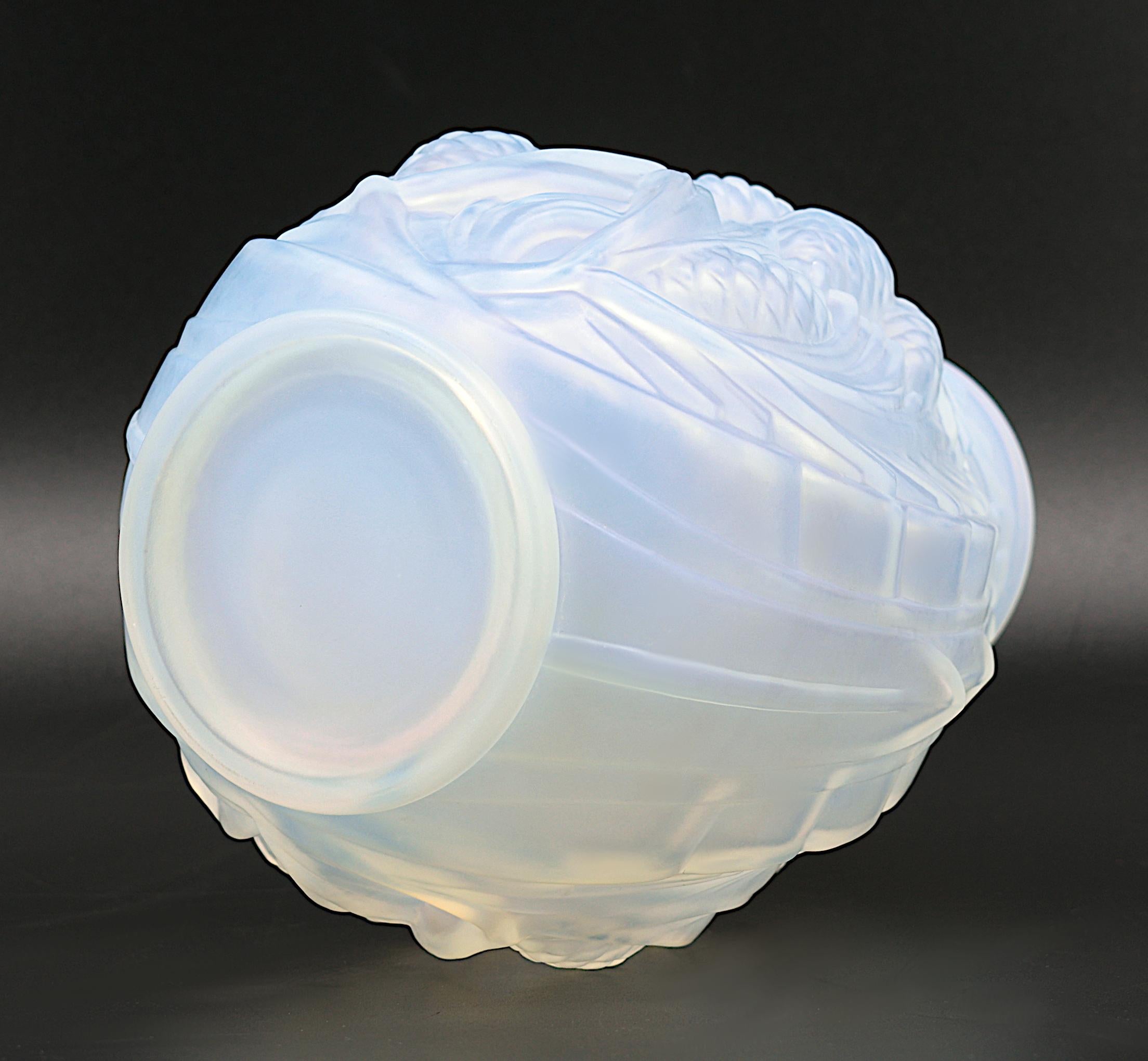 ETLING French Art Deco Frosted Glass Vase, 1930 For Sale at 1stDibs